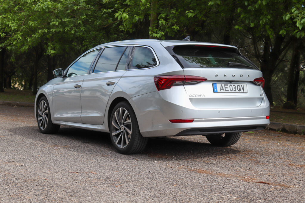 Skoda Octavia Break iV (PHEV) – Ensaio Teste | Automais