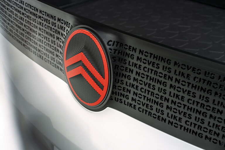 CITROËN OLI [all-ë] é o modelo que apresenta o novo logo da marca ...