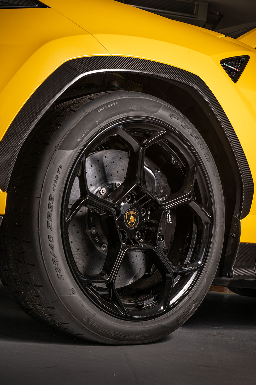 Lamborghini conquista Pikes Peak com a ajuda dos Pirelli P Zero Trofeo ...