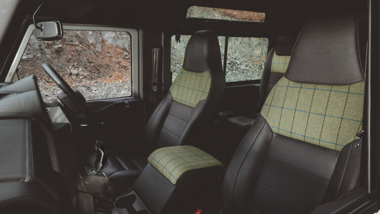Land Rover Classic apresenta o Classic Defender Works V8 Islay Edition ...