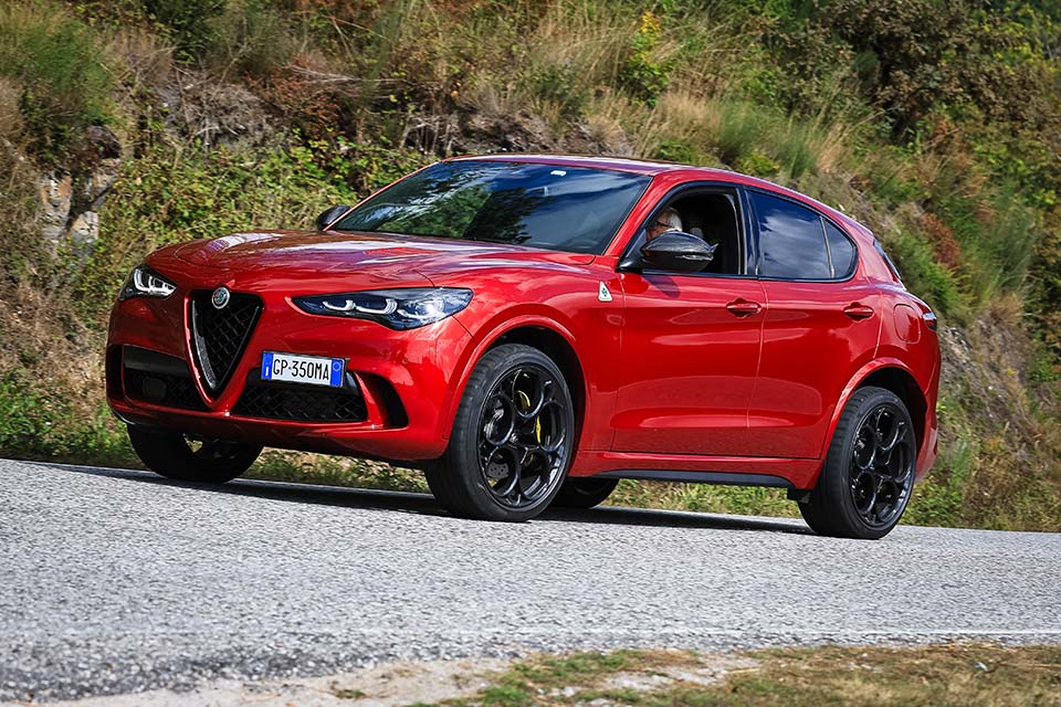 Alfa Romeo em 2023: Giulia e Stelvio Quadrifoglio e…o 33 Stradale ...