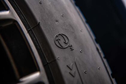 Novo logotipo Pirelli para identificar pneus com pelo menos 50% de ...
